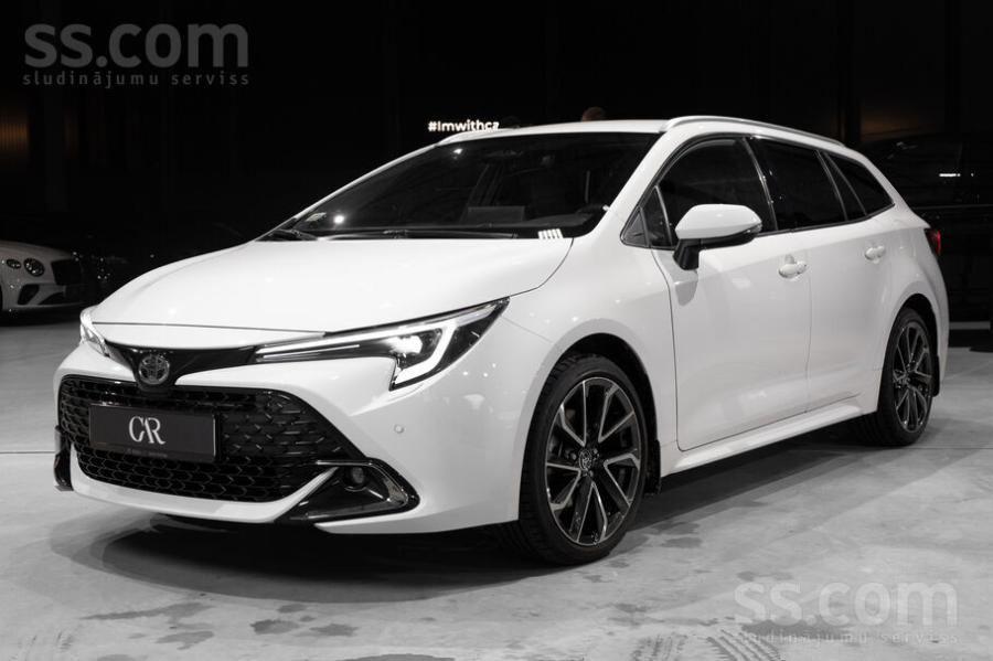 White Toyota Corolla 2024 in Riga, with an engine capacity of 2.00 L and mileage of 41 thousand km for 28400 €, photo 1 on AUTOMOTO.COM.LV