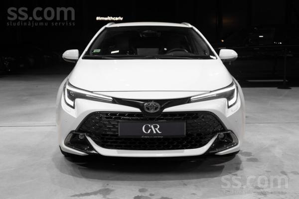 White Toyota Corolla 2024 in Riga, with an engine capacity of 2.00 L and mileage of 41 thousand km for 28400 €, photo 2 on AUTOMOTO.COM.LV