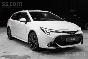 White Toyota Corolla 2024 in Riga, with an engine capacity of 2.00 L and mileage of 41 thousand km for 28400 €, photo 4 on AUTOMOTO.COM.LV