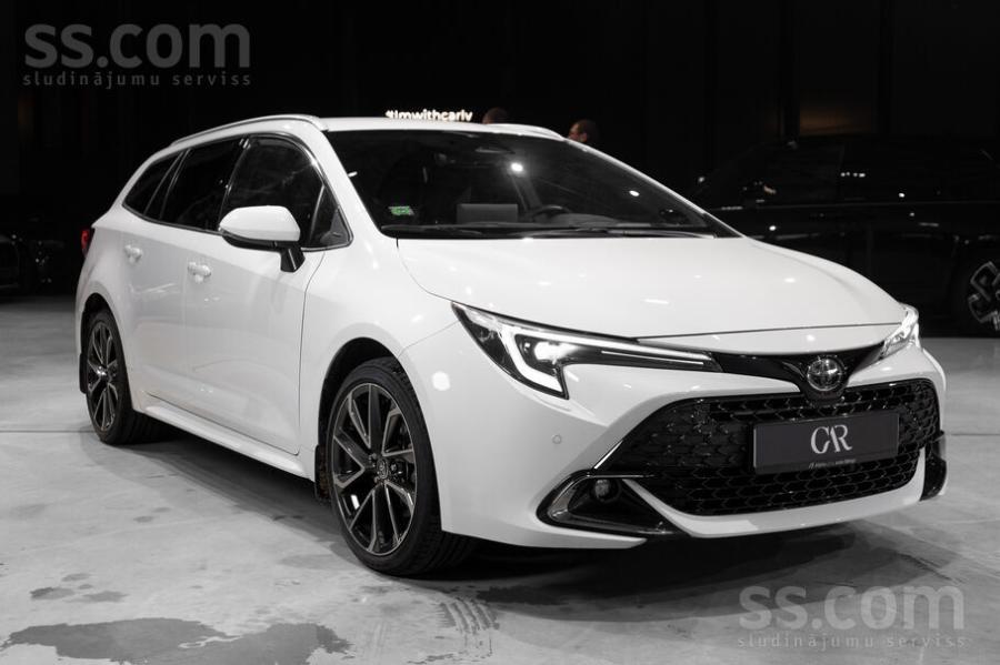 White Toyota Corolla 2024 in Riga, with an engine capacity of 2.00 L and mileage of 41 thousand km for 28400 €, photo 4 on AUTOMOTO.COM.LV