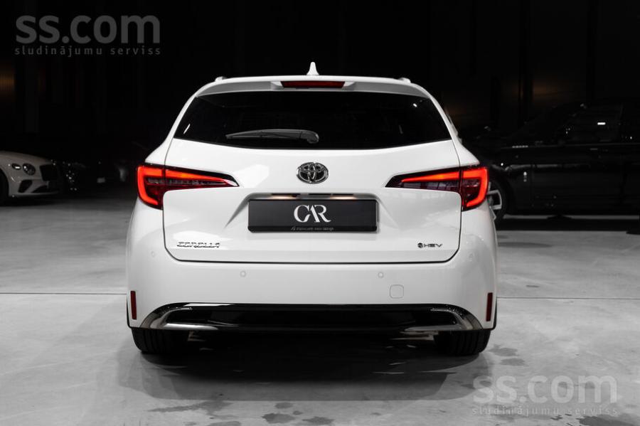 White Toyota Corolla 2024 in Riga, with an engine capacity of 2.00 L and mileage of 41 thousand km for 28400 €, photo 6 on AUTOMOTO.COM.LV