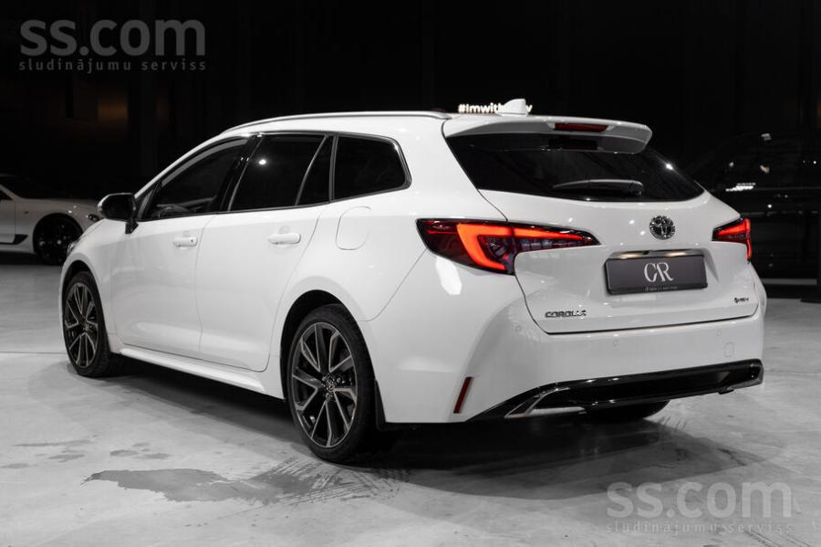 White Toyota Corolla 2024 in Riga, with an engine capacity of 2.00 L and mileage of 41 thousand km for 28400 €, photo 7 on AUTOMOTO.COM.LV