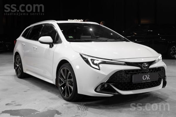 White Toyota Corolla 2024 in Riga, with an engine capacity of 2.00 L and mileage of 41 thousand km for 28400 €, photo 4 on AUTOMOTO.COM.LV