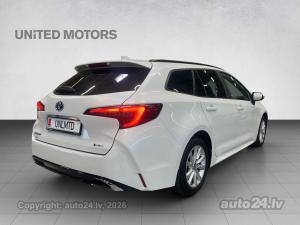 White Toyota Corolla 2024 in Tallinn, with an engine capacity of 1.80 L and mileage of 61 thousand km for 23900 €, photo 7 on AUTOMOTO.COM.LV