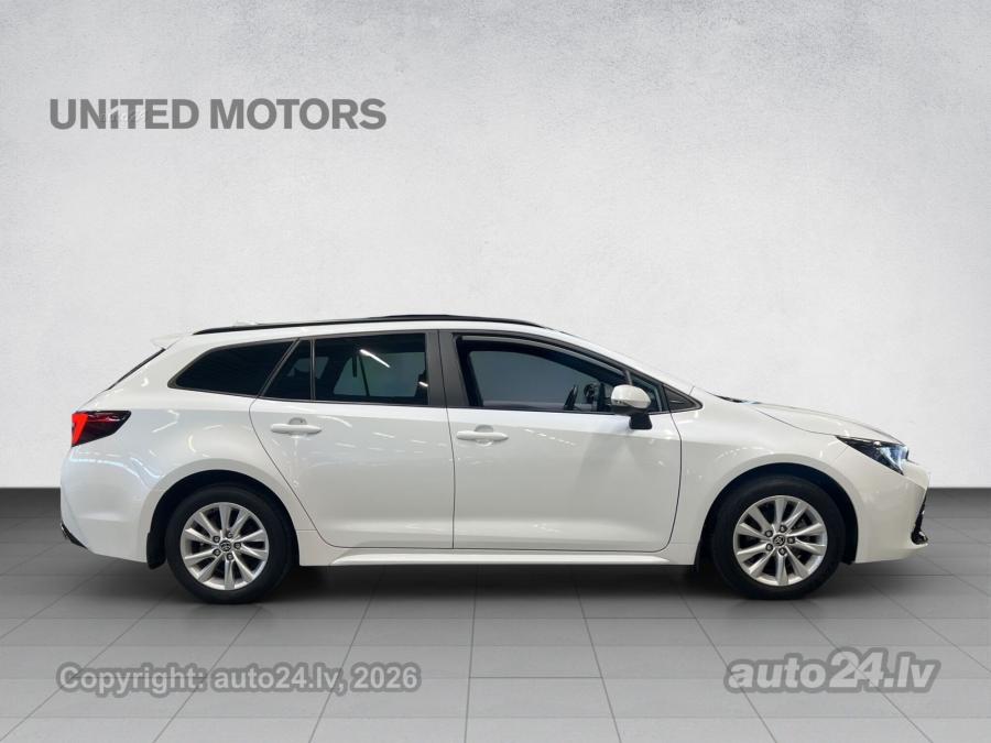 White Toyota Corolla 2024 in Tallinn, with an engine capacity of 1.80 L and mileage of 61 thousand km for 23900 €, photo 8 on AUTOMOTO.COM.LV