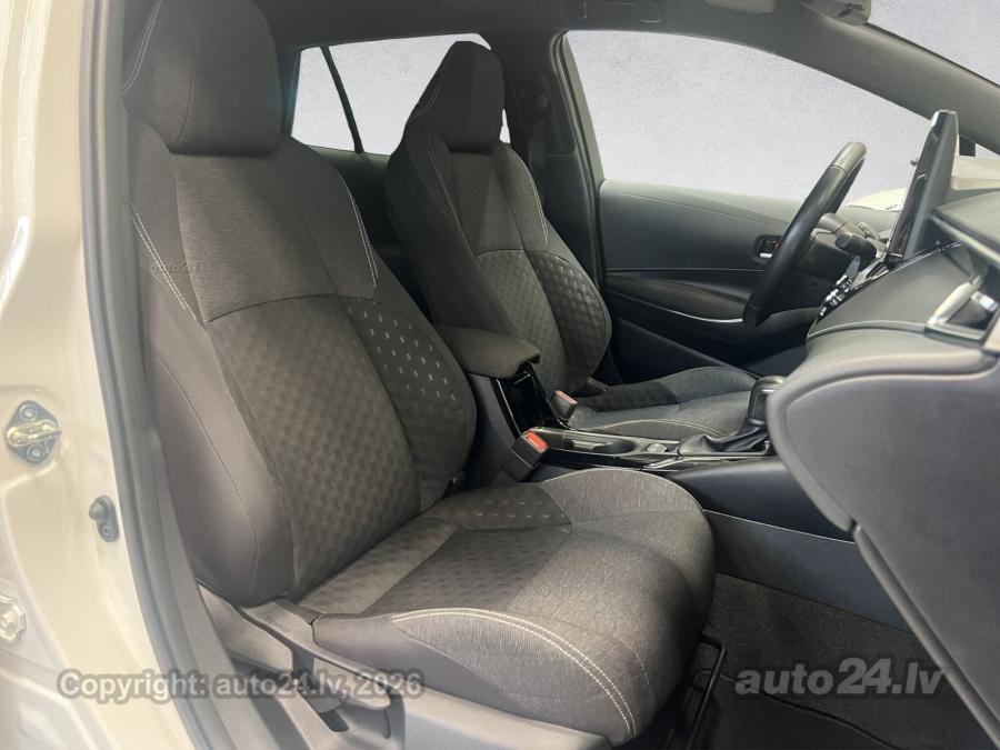 White Toyota Corolla 2024 in Tallinn, with an engine capacity of 1.80 L and mileage of 78 thousand km for 23900 €, photo 12 on AUTOMOTO.COM.LV