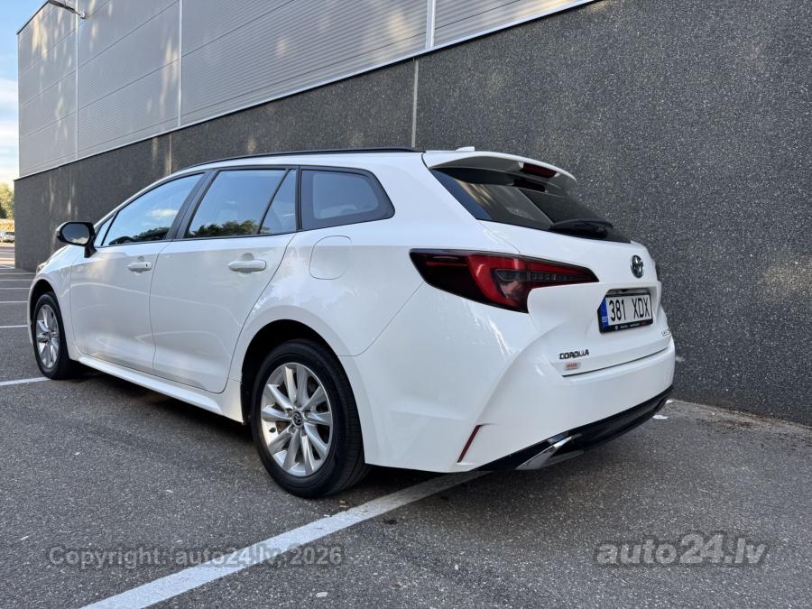 Balts Toyota Corolla 2024 Pērnava, ar dzinēja tilpumu 1.80 L un nobraukumu 93 tūkst. km par 22990 €, foto 3 vietnē AUTOMOTO.COM.LV