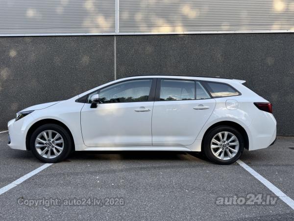 Balts Toyota Corolla 2024 Pērnava, ar dzinēja tilpumu 1.80 L un nobraukumu 93 tūkst. km par 22990 €, foto 4 vietnē AUTOMOTO.COM.LV