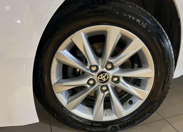 Toyota Corolla 2024 Viļņa vietnē Balts Toyota Corolla 2024 Viļņa, ar dzinēja tilpumu 1.80 L un nobraukumu 71 tūkst. km par 21950 €, foto 4 vietnē AUTOMOTO.COM.LV