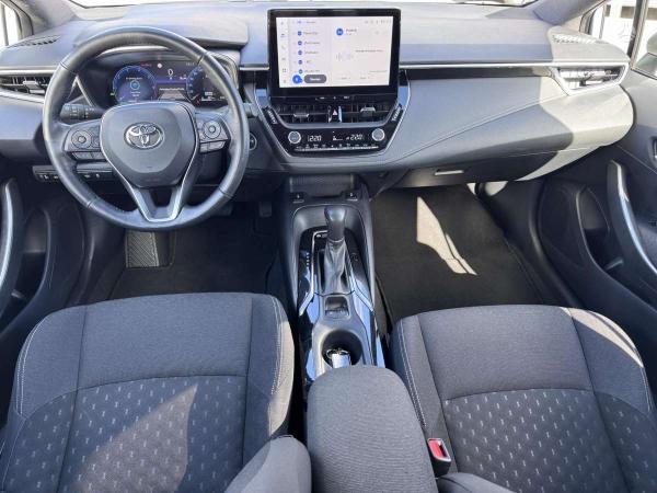 Toyota Corolla 2024 Viļņa vietnē Balts Toyota Corolla 2024 Viļņa, ar dzinēja tilpumu 1.80 L un nobraukumu 71 tūkst. km par 21950 €, foto 6 vietnē AUTOMOTO.COM.LV