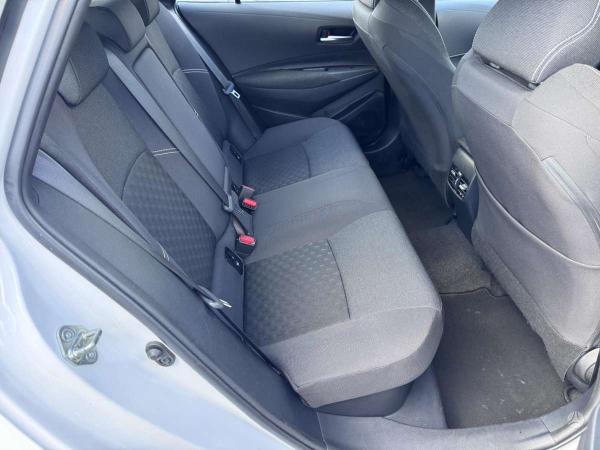 Toyota Corolla 2024 Viļņa vietnē Balts Toyota Corolla 2024 Viļņa, ar dzinēja tilpumu 1.80 L un nobraukumu 71 tūkst. km par 21950 €, foto 8 vietnē AUTOMOTO.COM.LV