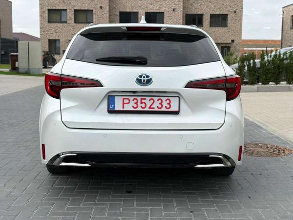 Balts Toyota Corolla 2024 Kauņa, ar dzinēja tilpumu 1.80 L un nobraukumu 224 tūkst. km par 15960 €, foto 1 vietnē AUTOMOTO.COM.LV