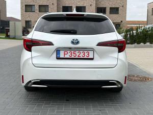 White Toyota Corolla 2024 in Kaunas, with an engine capacity of 1.80 L and mileage of 224 thousand km for 15960 €, photo  on AUTOMOTO.COM.LV