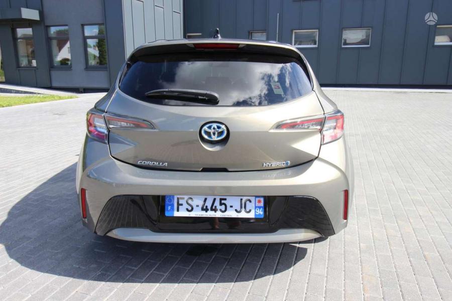 Yellow Toyota Corolla 2020 in Vilnius, with an engine capacity of 1.80 L and mileage of 57 thousand km for 18500 €, photo 7 on AUTOMOTO.COM.LV