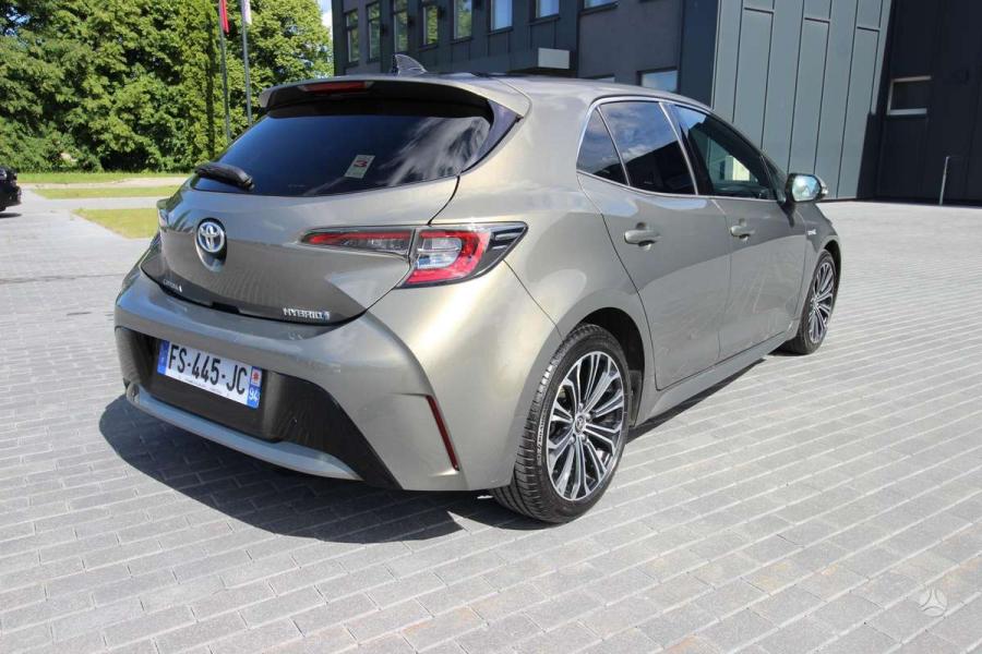 Yellow Toyota Corolla 2020 in Vilnius, with an engine capacity of 1.80 L and mileage of 57 thousand km for 18500 €, photo 8 on AUTOMOTO.COM.LV