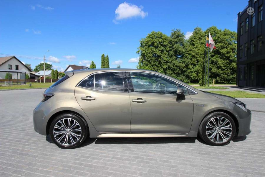 Yellow Toyota Corolla 2020 in Vilnius, with an engine capacity of 1.80 L and mileage of 57 thousand km for 18500 €, photo 10 on AUTOMOTO.COM.LV