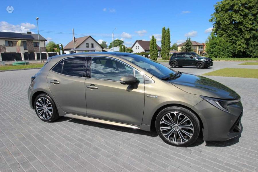 Yellow Toyota Corolla 2020 in Vilnius, with an engine capacity of 1.80 L and mileage of 57 thousand km for 18500 €, photo 11 on AUTOMOTO.COM.LV