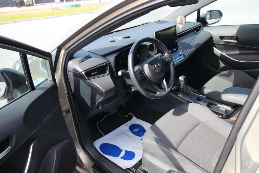 Yellow Toyota Corolla 2020 in Vilnius, with an engine capacity of 1.80 L and mileage of 57 thousand km for 18500 €, photo 16 on AUTOMOTO.COM.LV