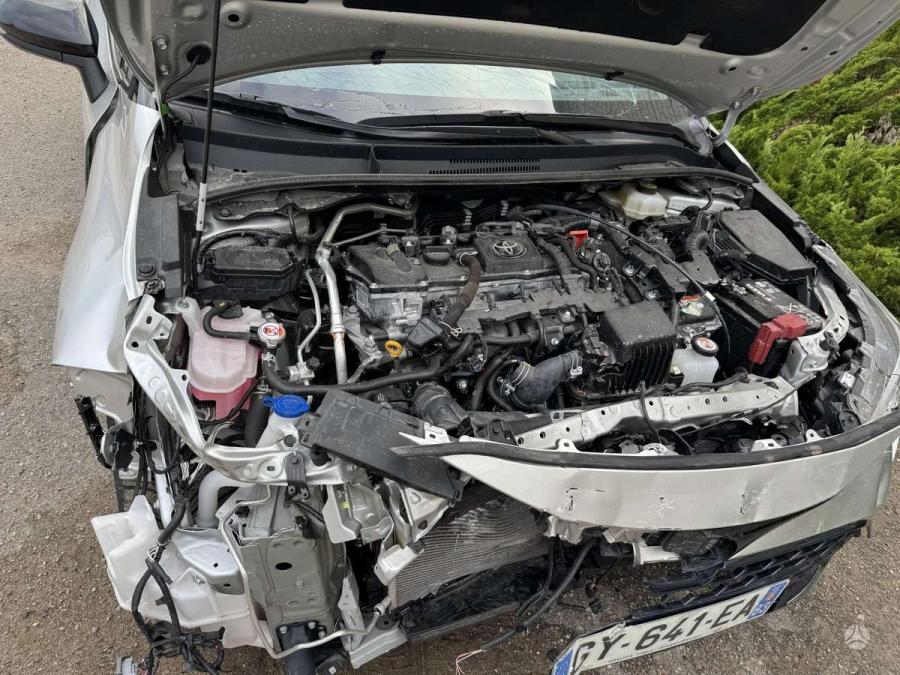 Yellow Toyota Corolla 2024 in Gargzdai, with an engine capacity of 1.80 L and mileage of 26 thousand km for 10999 €, photo 19 on AUTOMOTO.COM.LV