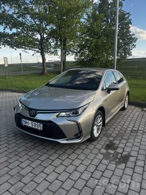 Yellow Toyota Corolla 2019 in Riga, with an engine capacity of 1.60 L and mileage of 130 thousand km for 14500 €, photo  on AUTOMOTO.COM.LV
