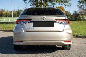 Yellow Toyota Corolla 2020 in Vilnius, with an engine capacity of 1.60 L and mileage of 91 thousand km for 14900 €, photo 4 on AUTOMOTO.COM.LV