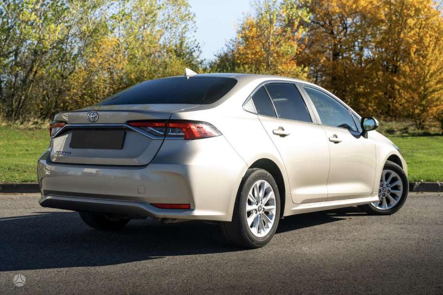 Yellow Toyota Corolla 2020 in Vilnius, with an engine capacity of 1.60 L and mileage of 91 thousand km for 14900 €, photo 9 on AUTOMOTO.COM.LV
