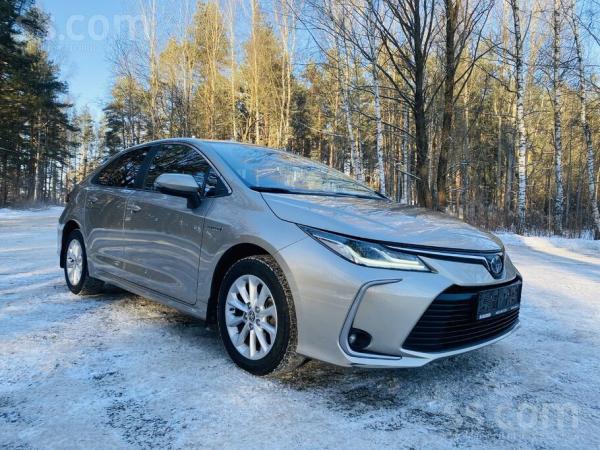 Yellow Toyota Corolla 2020 in Riga, with an engine capacity of 1.80 L and mileage of 0 thousand km for 13990 €, photo 1 on AUTOMOTO.COM.LV
