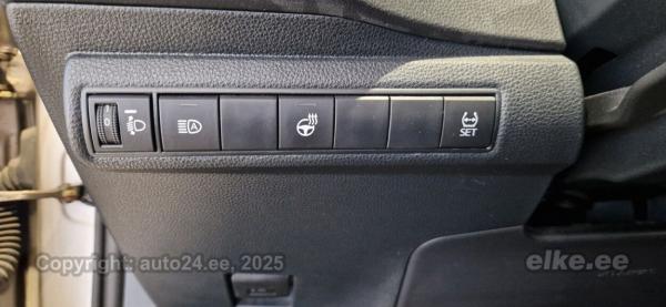 Yellow Toyota Corolla 2021 in Narva, with an engine capacity of 1.50 L and mileage of 31 thousand km for 17490 €, photo 11 on AUTOMOTO.COM.LV
