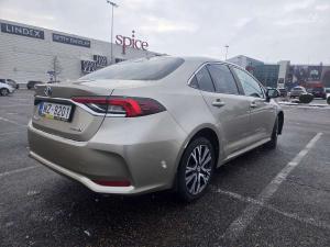 Yellow Toyota Corolla 2021 in Riga, with an engine capacity of 1.80 L and mileage of 82 thousand km for 15900 €, photo 3 on AUTOMOTO.COM.LV