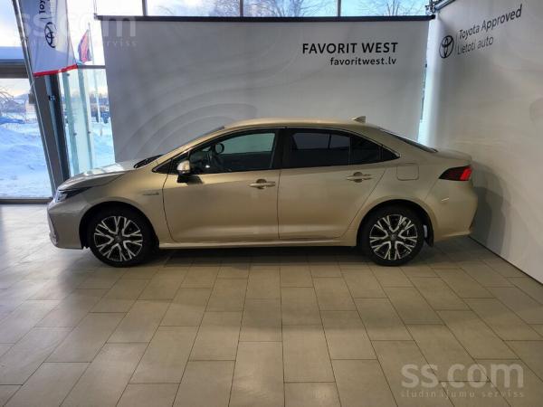 Yellow Toyota Corolla 2021 in Ventspils, with an engine capacity of 1.80 L and mileage of 84 thousand km for 16990 €, photo 2 on AUTOMOTO.COM.LV
