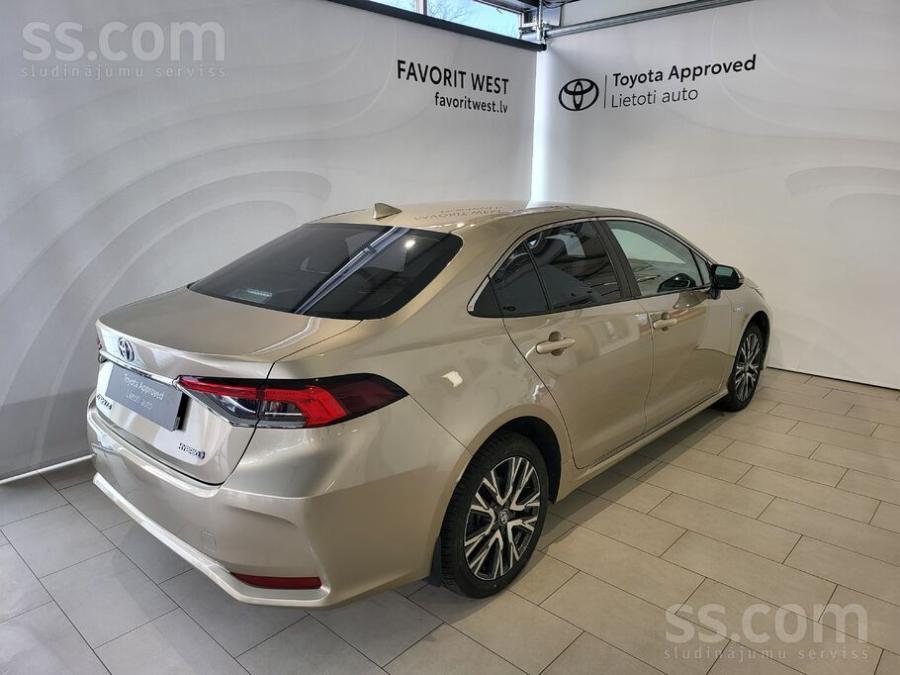 Yellow Toyota Corolla 2021 in Ventspils, with an engine capacity of 1.80 L and mileage of 84 thousand km for 16990 €, photo 5 on AUTOMOTO.COM.LV
