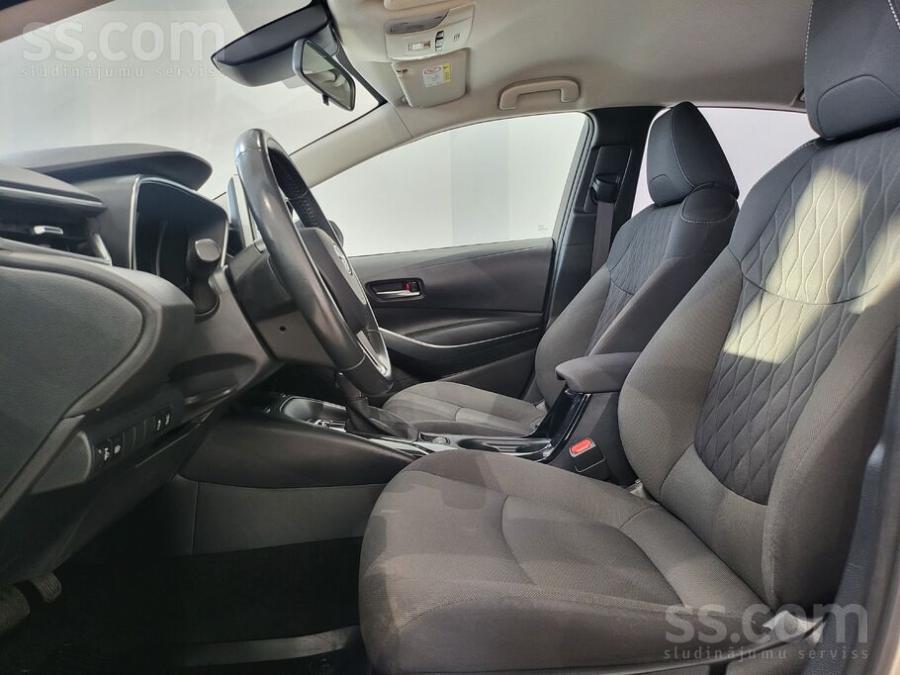 Yellow Toyota Corolla 2021 in Ventspils, with an engine capacity of 1.80 L and mileage of 84 thousand km for 16990 €, photo 6 on AUTOMOTO.COM.LV