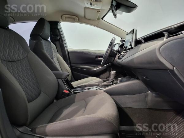 Yellow Toyota Corolla 2021 in Ventspils, with an engine capacity of 1.80 L and mileage of 84 thousand km for 16990 €, photo 7 on AUTOMOTO.COM.LV
