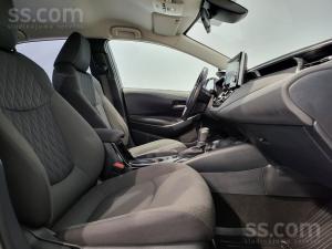 Yellow Toyota Corolla 2021 in Ventspils, with an engine capacity of 1.80 L and mileage of 84 thousand km for 16990 €, photo 8 on AUTOMOTO.COM.LV