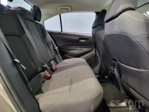 Yellow Toyota Corolla 2021 in Ventspils, with an engine capacity of 1.80 L and mileage of 84 thousand km for 16990 €, photo 9 on AUTOMOTO.COM.LV