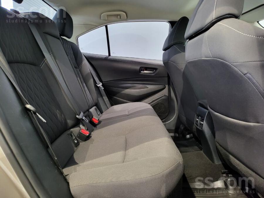 Yellow Toyota Corolla 2021 in Ventspils, with an engine capacity of 1.80 L and mileage of 84 thousand km for 16990 €, photo 9 on AUTOMOTO.COM.LV
