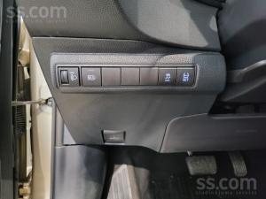 Yellow Toyota Corolla 2021 in Ventspils, with an engine capacity of 1.80 L and mileage of 84 thousand km for 16990 €, photo 14 on AUTOMOTO.COM.LV