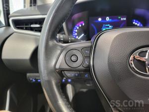Yellow Toyota Corolla 2021 in Ventspils, with an engine capacity of 1.80 L and mileage of 84 thousand km for 16990 €, photo 15 on AUTOMOTO.COM.LV