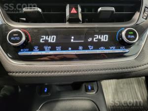 Yellow Toyota Corolla 2021 in Ventspils, with an engine capacity of 1.80 L and mileage of 84 thousand km for 16990 €, photo 18 on AUTOMOTO.COM.LV