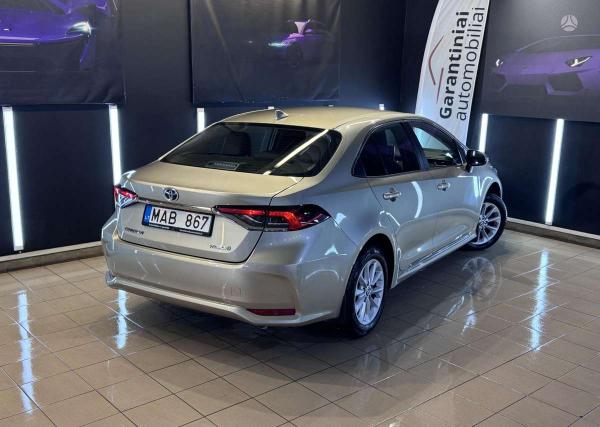 Yellow Toyota Corolla 2021 in Vilnius, with an engine capacity of 1.80 L and mileage of 107 thousand km for 16950 €, photo 2 on AUTOMOTO.COM.LV