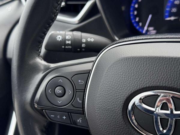 Yellow Toyota Corolla 2021 in Vilnius, with an engine capacity of 1.80 L and mileage of 107 thousand km for 16950 €, photo 9 on AUTOMOTO.COM.LV