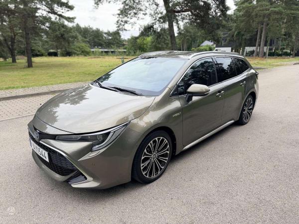 Yellow Toyota Corolla 2020 in Kaunas, with an engine capacity of 1.80 L and mileage of 119 thousand km for 16700 €, photo 1 on AUTOMOTO.COM.LV