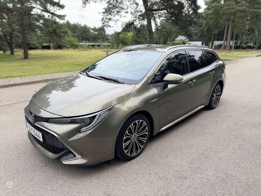 Yellow Toyota Corolla 2020 in Kaunas, with an engine capacity of 1.80 L and mileage of 119 thousand km for 16700 €, photo 1 on AUTOMOTO.COM.LV