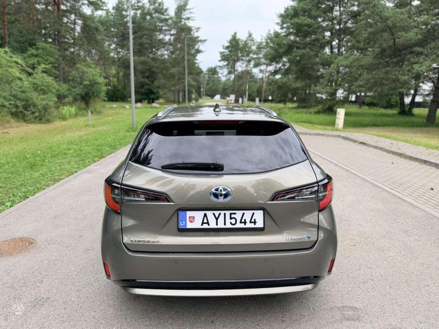 Yellow Toyota Corolla 2020 in Kaunas, with an engine capacity of 1.80 L and mileage of 119 thousand km for 16700 €, photo 5 on AUTOMOTO.COM.LV