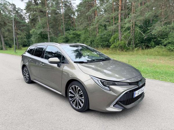 Yellow Toyota Corolla 2020 in Kaunas, with an engine capacity of 1.80 L and mileage of 119 thousand km for 16700 €, photo 7 on AUTOMOTO.COM.LV