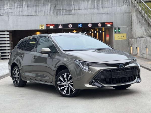 Yellow Toyota Corolla 2022 in Vilnius, with an engine capacity of 1.80 L and mileage of 37 thousand km for 18000 €, photo 4 on AUTOMOTO.COM.LV