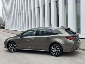 Yellow Toyota Corolla 2022 in Vilnius, with an engine capacity of 1.80 L and mileage of 37 thousand km for 18000 €, photo 5 on AUTOMOTO.COM.LV