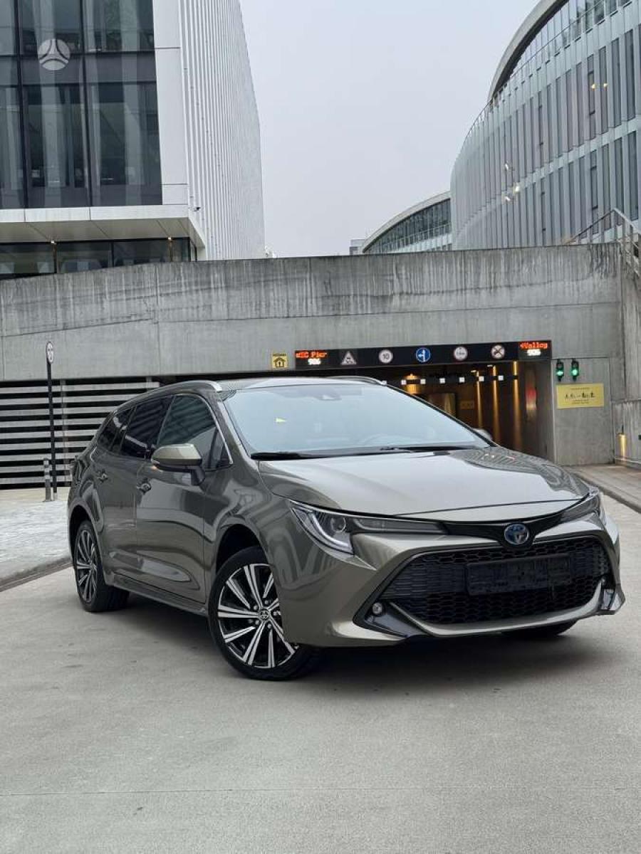 Yellow Toyota Corolla 2022 in Vilnius, with an engine capacity of 1.80 L and mileage of 37 thousand km for 18000 €, photo 8 on AUTOMOTO.COM.LV