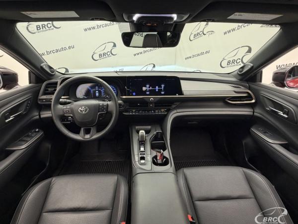 Toyota Crown 2023 in Vilnius, with an engine capacity of 2.40 L and mileage of 16 thousand km for 44000 €, photo 4 on AUTOMOTO.COM.LV