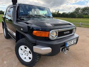 Black Toyota fj-cruiser 2007 in Utena, with an engine capacity of 4.00 L and mileage of 254 thousand km for 10900 €, photo  on AUTOMOTO.COM.LV